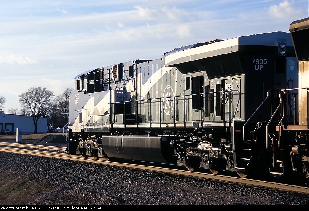 UP 7605 leads the Westbound IG2LB